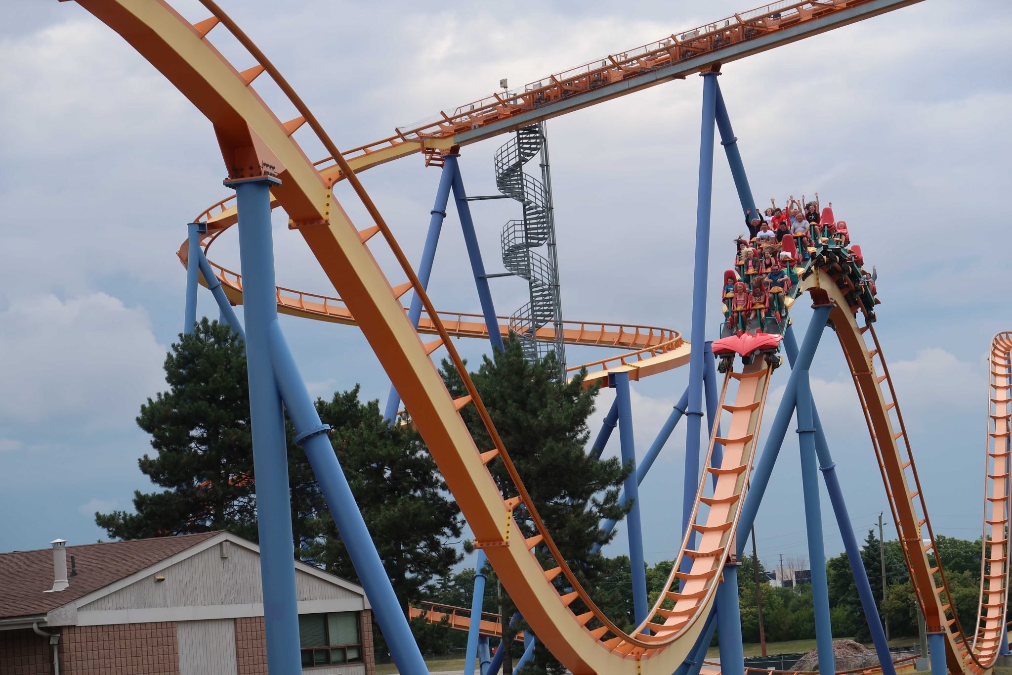 Visitamos o maior parque do Canadá – Canada's Wonderland – HapFun
