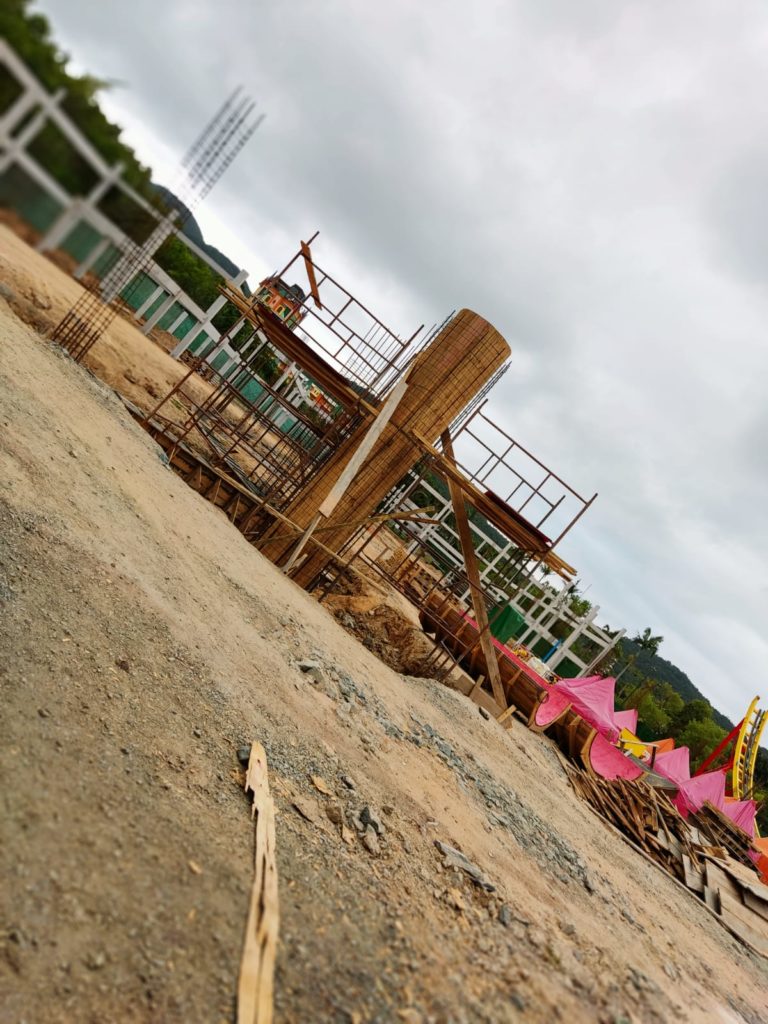 Beto Carrero inicia pintura azul da Big Tower. – HapFun