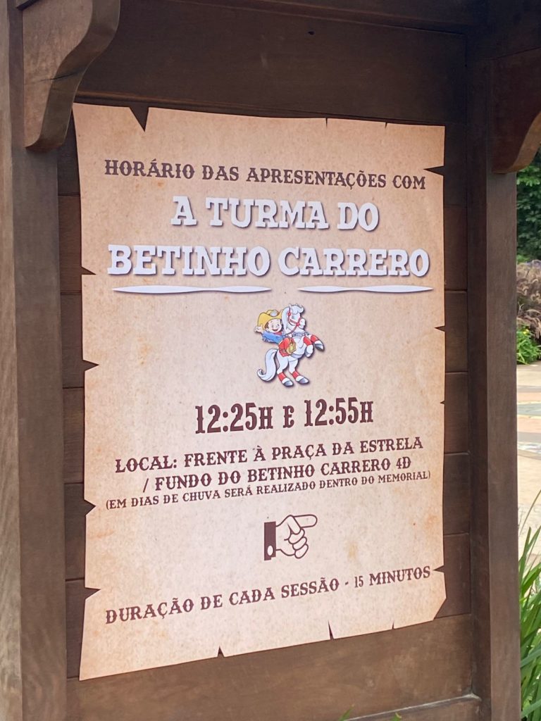 Beto Carrero inicia pintura azul da Big Tower. – HapFun