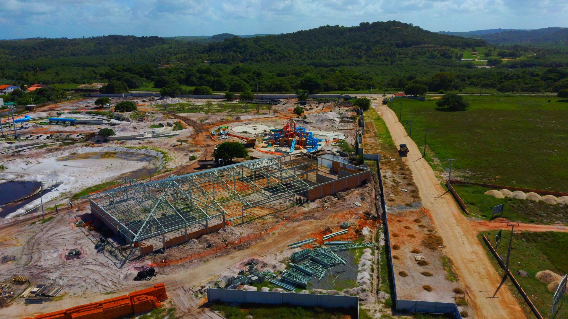 Acquaventura em Pernambuco inicia montagem dos toboáguas. – HapFun